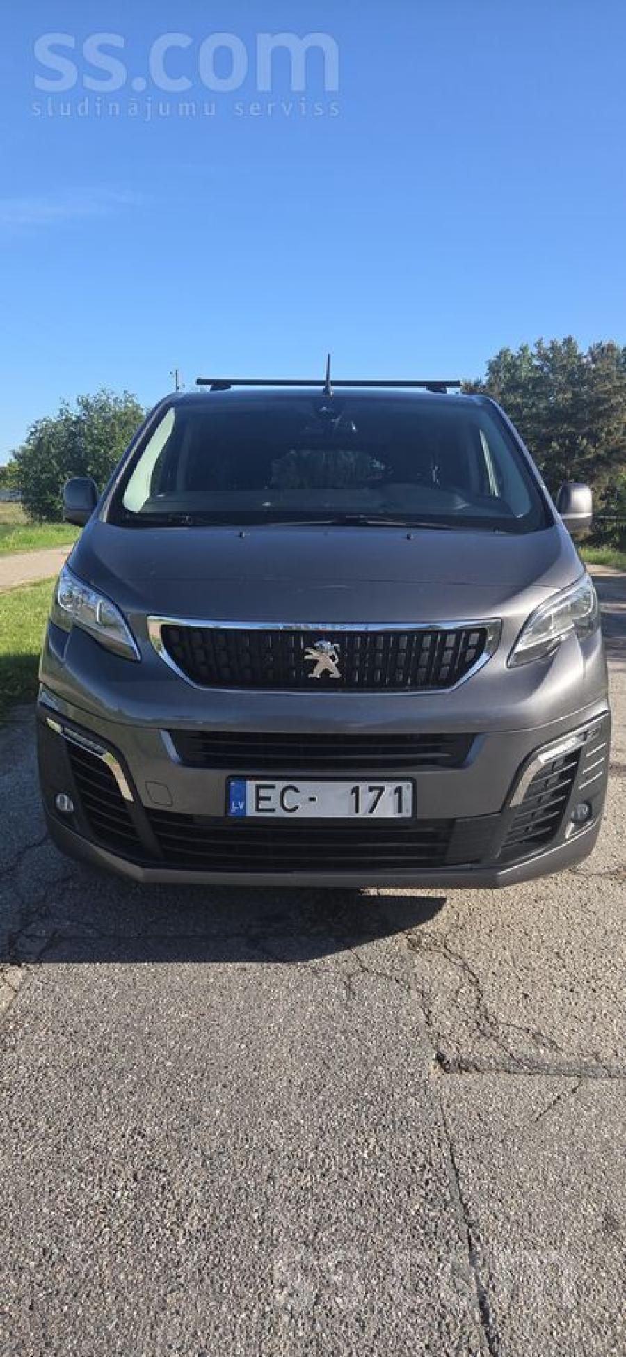 Grey Peugeot Traveller 2017 in Riga, with an engine capacity of 2.00 L and mileage of 320 thousand km for 16000 €, photo 1 on AUTOMOTO.COM.LV