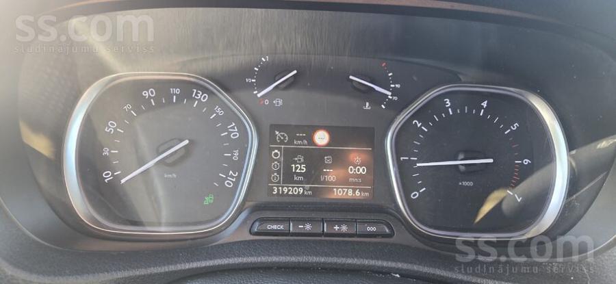 Grey Peugeot Traveller 2017 in Riga, with an engine capacity of 2.00 L and mileage of 320 thousand km for 16000 €, photo 9 on AUTOMOTO.COM.LV
