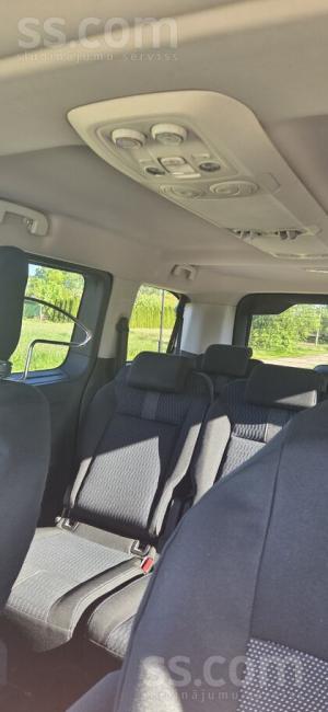 Grey Peugeot Traveller 2017 in Riga, with an engine capacity of 2.00 L and mileage of 320 thousand km for 16000 €, photo 11 on AUTOMOTO.COM.LV