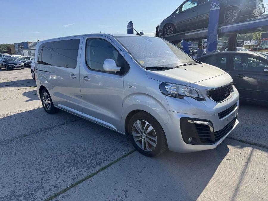 Grey Peugeot Traveller 2017 in Kaunas, with an engine capacity of 2.00 L and mileage of 191 thousand km for 12800 €, photo 1 on AUTOMOTO.COM.LV