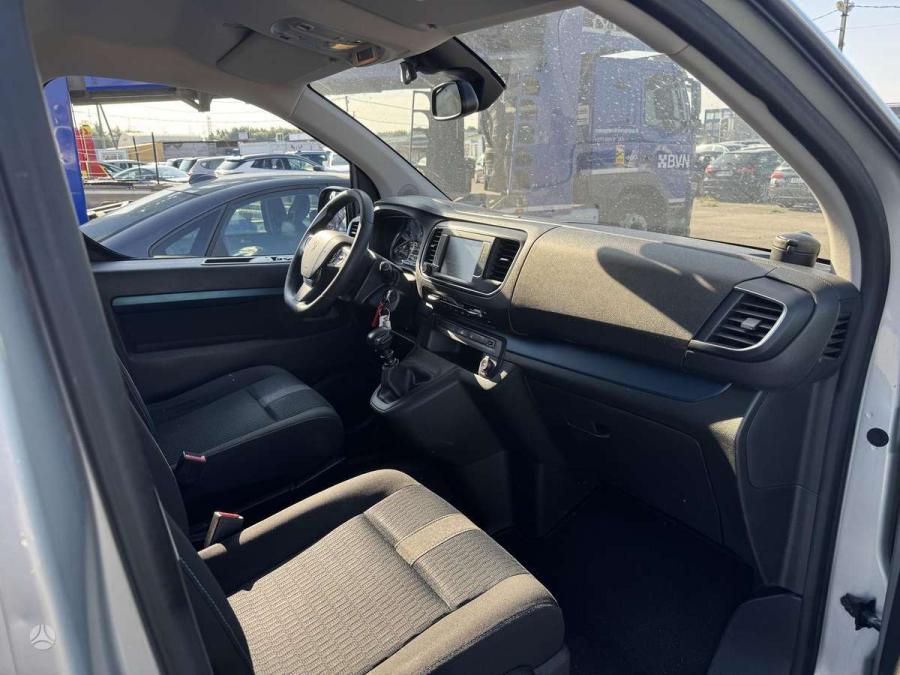 Grey Peugeot Traveller 2017 in Kaunas, with an engine capacity of 2.00 L and mileage of 191 thousand km for 12800 €, photo 8 on AUTOMOTO.COM.LV