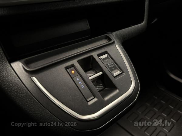 Grey Peugeot Traveller 2025 in Tallinn, with an engine capacity of 2.00 L and mileage of 48 thousand km for 44900 €, photo 7 on AUTOMOTO.COM.LV
