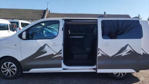 White Peugeot Traveller 2018 in Klaipeda, with an engine capacity of 2.00 L and mileage of 260 thousand km for 13900 €, photo 14 on AUTOMOTO.COM.LV