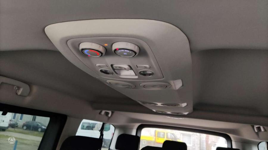 White Peugeot Traveller 2018 in Klaipeda, with an engine capacity of 2.00 L and mileage of 260 thousand km for 13900 €, photo 19 on AUTOMOTO.COM.LV