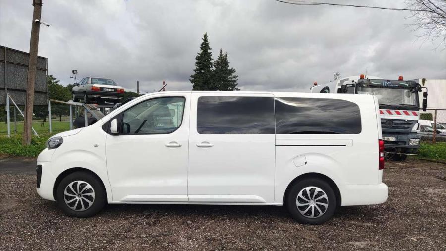 White Peugeot Traveller 2018 in Klaipeda, with an engine capacity of 2.00 L and mileage of 260 thousand km for 14300 €, photo 3 on AUTOMOTO.COM.LV