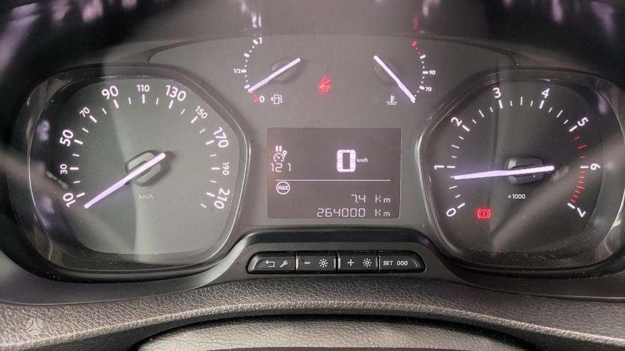 White Peugeot Traveller 2018 in Klaipeda, with an engine capacity of 2.00 L and mileage of 260 thousand km for 14300 €, photo 19 on AUTOMOTO.COM.LV