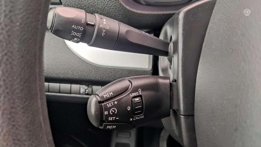 White Peugeot Traveller 2018 in Klaipeda, with an engine capacity of 2.00 L and mileage of 260 thousand km for 14300 €, photo 23 on AUTOMOTO.COM.LV