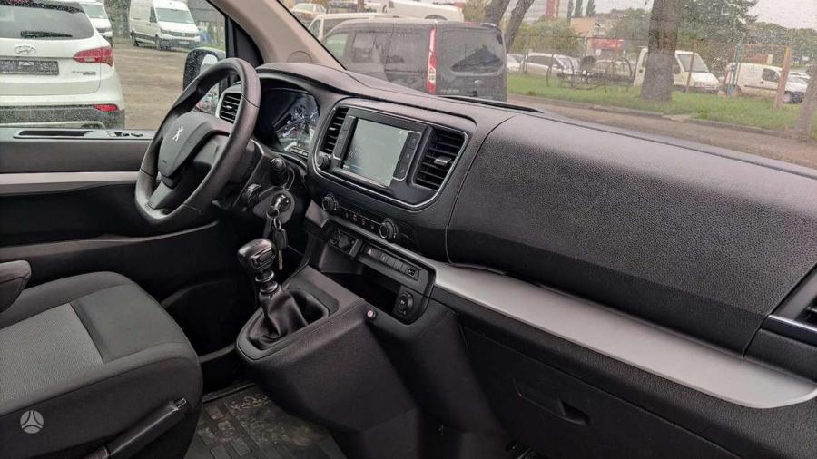 White Peugeot Traveller 2018 in Klaipeda, with an engine capacity of 2.00 L and mileage of 260 thousand km for 14300 €, photo 31 on AUTOMOTO.COM.LV