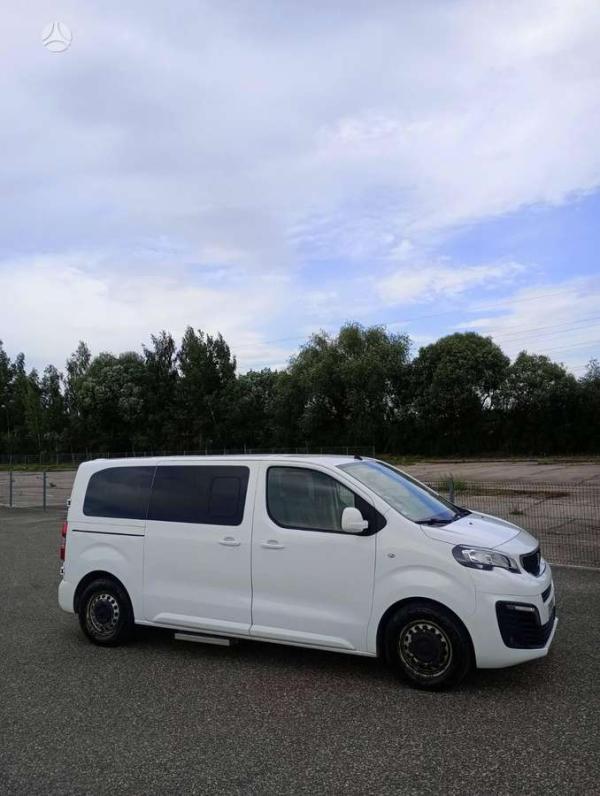 White Peugeot Traveller 2018 in Kaunas, with an engine capacity of 1.59 L and mileage of 228 thousand km for 12900 €, photo 5 on AUTOMOTO.COM.LV