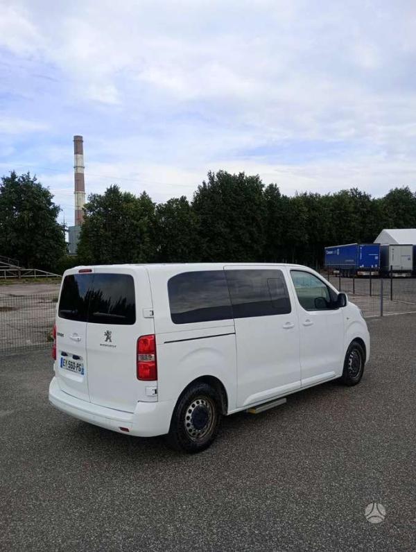 White Peugeot Traveller 2018 in Kaunas, with an engine capacity of 1.59 L and mileage of 228 thousand km for 12900 €, photo 6 on AUTOMOTO.COM.LV