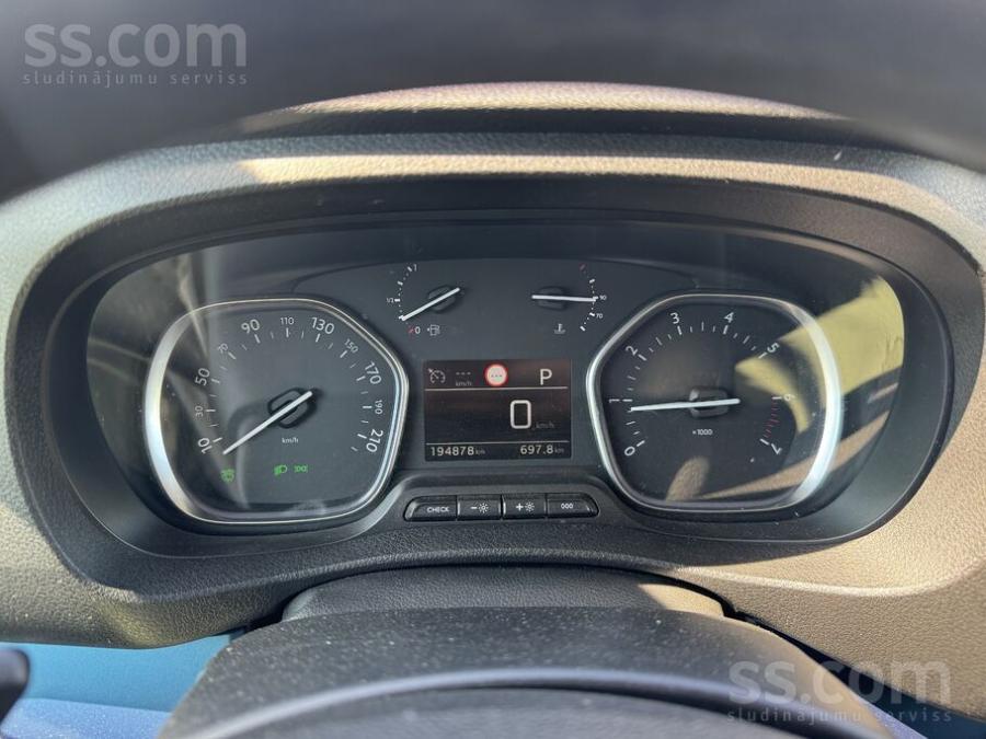 White Peugeot Traveller 2017 in Riga, with an engine capacity of 2.00 L and mileage of 0 thousand km for 16250 €, photo 20 on AUTOMOTO.COM.LV