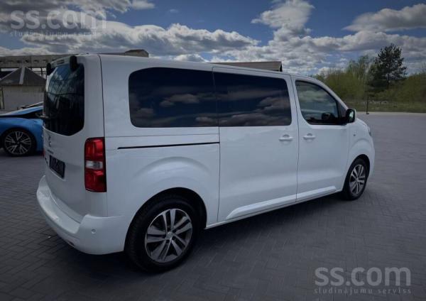 White Peugeot Traveller 2021 in Telschi, with an engine capacity of 2.00 L and mileage of 255 thousand km for 17999 €, photo 4 on AUTOMOTO.COM.LV