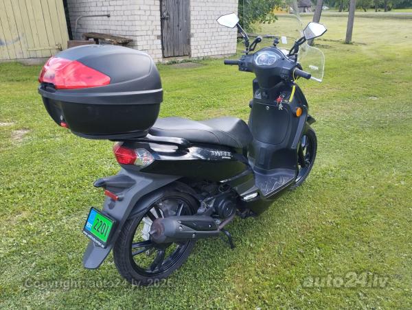 Melns Peugeot Tweet 2018 Rakvere, ar dzinēja tilpumu 50.00 L un nobraukumu 1 tūkst. km par 1650 €, foto 4 vietnē AUTOMOTO.COM.LV