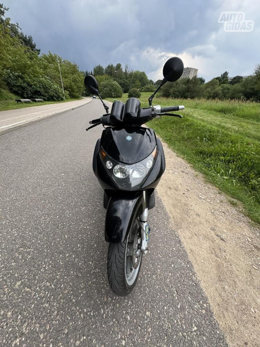 Melns Piaggio Beverly 2002 Viļņa, ar dzinēja tilpumu 0.05 L un nobraukumu 0 tūkst. km par 1100 €, foto 3 vietnē AUTOMOTO.COM.LV