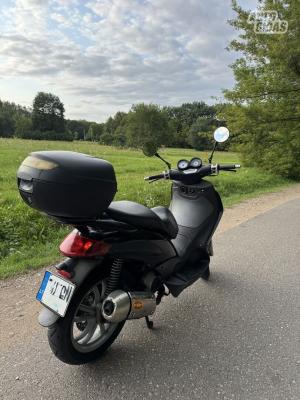 Melns Piaggio Beverly 2002 Viļņa, ar dzinēja tilpumu 0.05 L un nobraukumu 0 tūkst. km par 1100 €, foto 4 vietnē AUTOMOTO.COM.LV