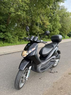 Melns Piaggio Beverly 2002 Viļņa, ar dzinēja tilpumu 0.05 L un nobraukumu 0 tūkst. km par 1100 €, foto 5 vietnē AUTOMOTO.COM.LV