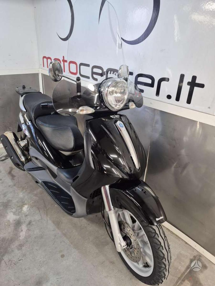 Черный Piaggio Beverly 2006 в Каунас, объемом двигателя 0.46 л и пробегом 32 тыс. км за 1500 €, фото 1 на AUTOMOTO.COM.LV