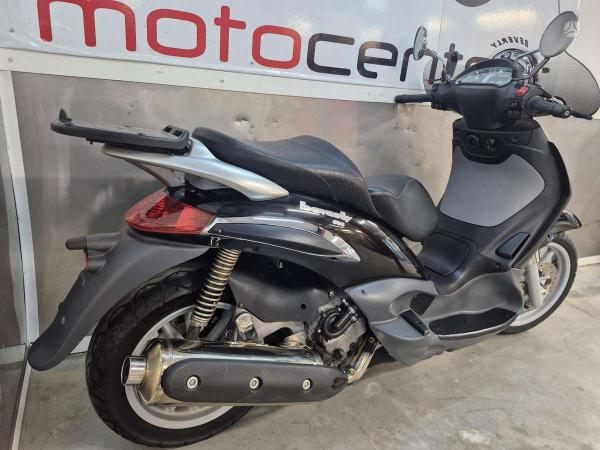 Черный Piaggio Beverly 2006 в Каунас, объемом двигателя 0.46 л и пробегом 32 тыс. км за 1500 €, фото 2 на AUTOMOTO.COM.LV