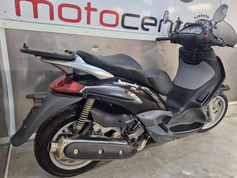 Черный Piaggio Beverly 2006 в Каунас, объемом двигателя 0.46 л и пробегом 32 тыс. км за 1500 €, фото 3 на AUTOMOTO.COM.LV