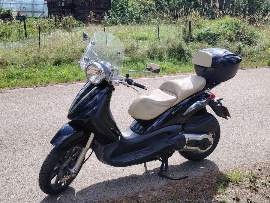 Черный Piaggio Beverly 2008 в Варена, объемом двигателя 0.50 л и пробегом 64 тыс. км за 1800 €, фото 1 на AUTOMOTO.COM.LV