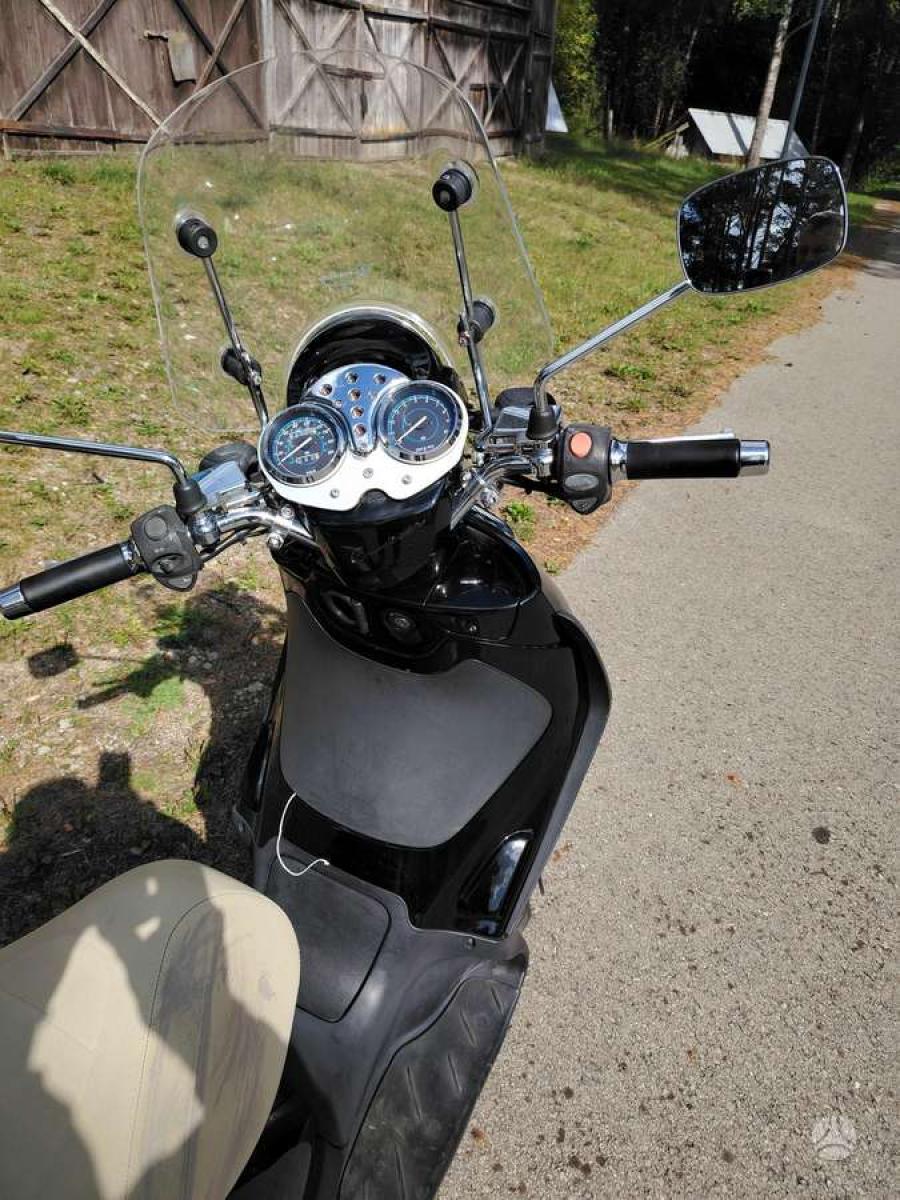 Черный Piaggio Beverly 2008 в Варена, объемом двигателя 0.50 л и пробегом 64 тыс. км за 1800 €, фото 4 на AUTOMOTO.COM.LV