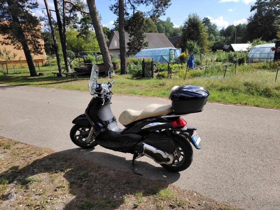 Черный Piaggio Beverly 2008 в Варена, объемом двигателя 0.50 л и пробегом 64 тыс. км за 1800 €, фото 5 на AUTOMOTO.COM.LV