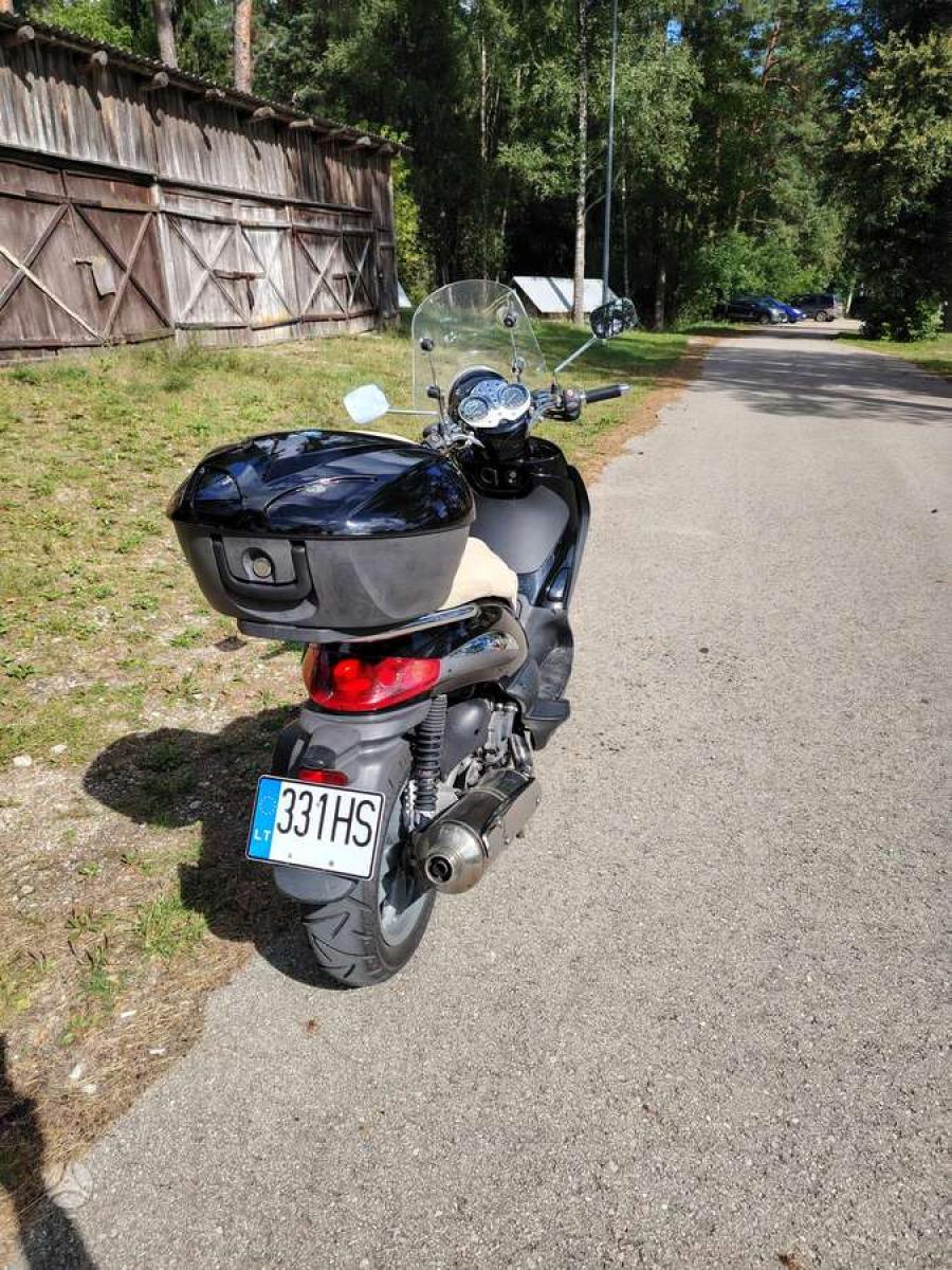 Черный Piaggio Beverly 2008 в Варена, объемом двигателя 0.50 л и пробегом 64 тыс. км за 1800 €, фото 7 на AUTOMOTO.COM.LV