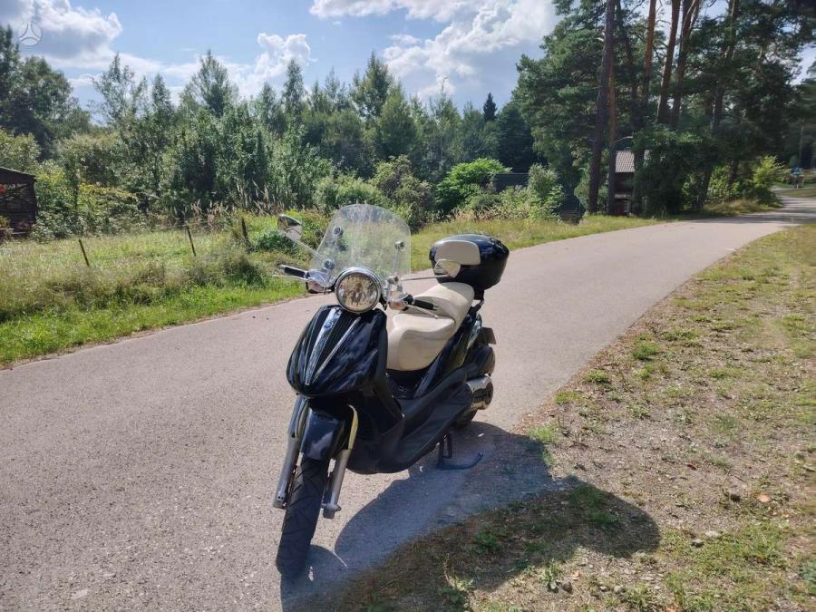 Черный Piaggio Beverly 2008 в Варена, объемом двигателя 0.50 л и пробегом 64 тыс. км за 1800 €, фото 10 на AUTOMOTO.COM.LV