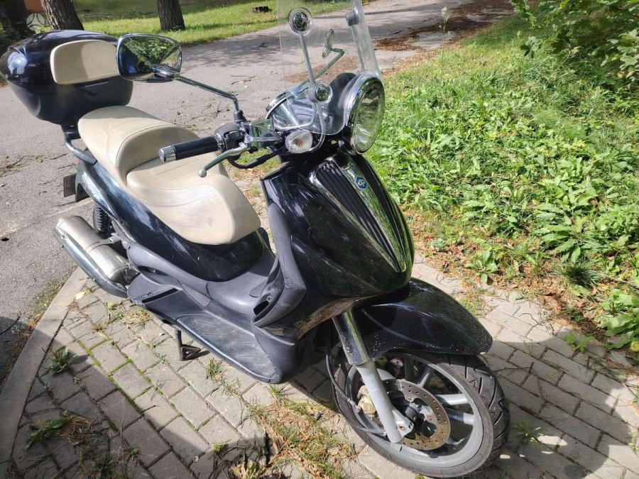 Черный Piaggio Beverly 2008 в Варена, объемом двигателя 0.50 л и пробегом 64 тыс. км за 1800 €, фото 11 на AUTOMOTO.COM.LV