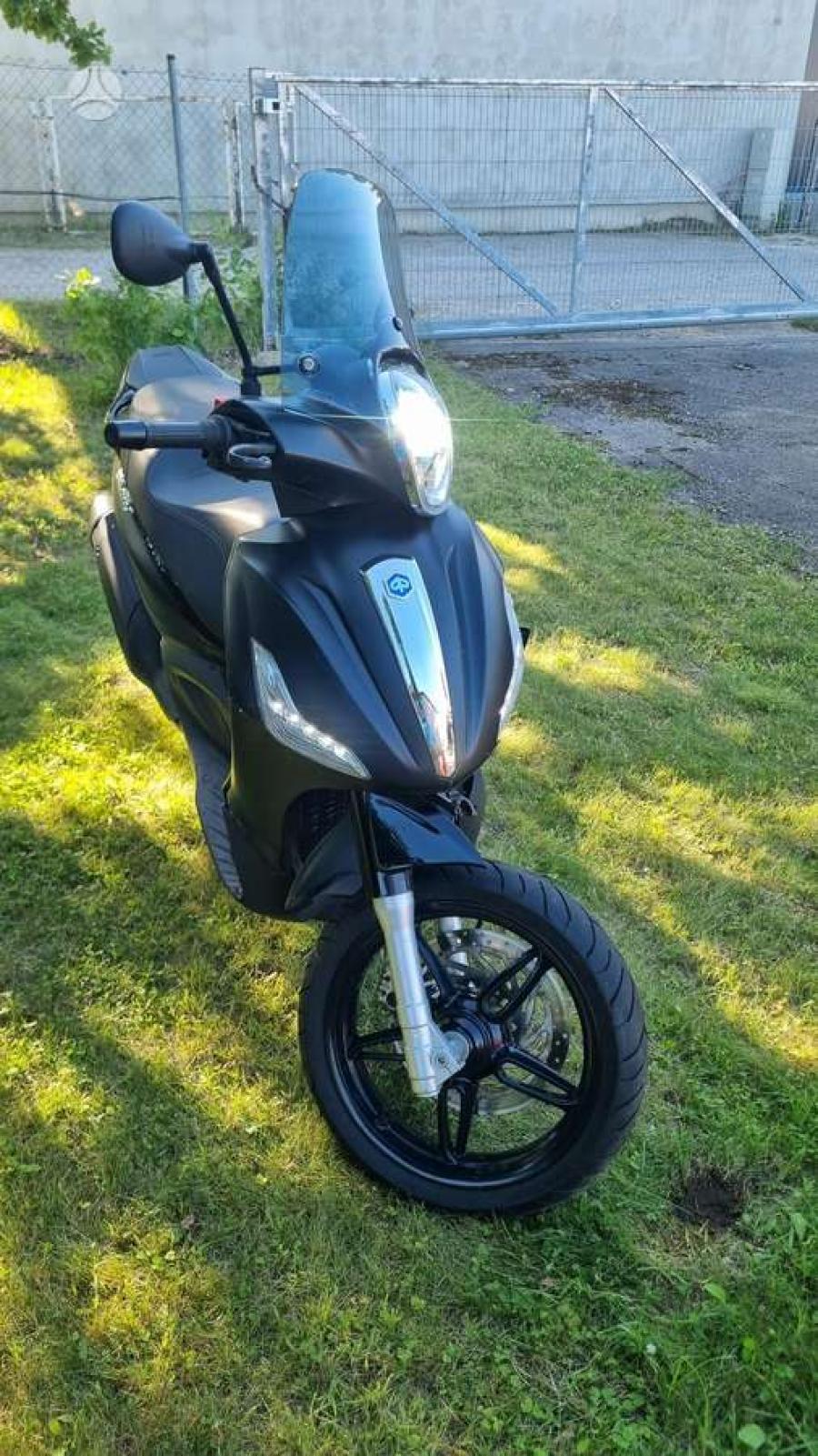 Melns Piaggio Beverly 2020 Šauļi, ar dzinēja tilpumu 0.33 L un nobraukumu 24 tūkst. km par 1100 €, foto 1 vietnē AUTOMOTO.COM.LV