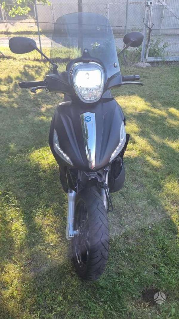 Melns Piaggio Beverly 2020 Šauļi, ar dzinēja tilpumu 0.33 L un nobraukumu 24 tūkst. km par 1100 €, foto 2 vietnē AUTOMOTO.COM.LV
