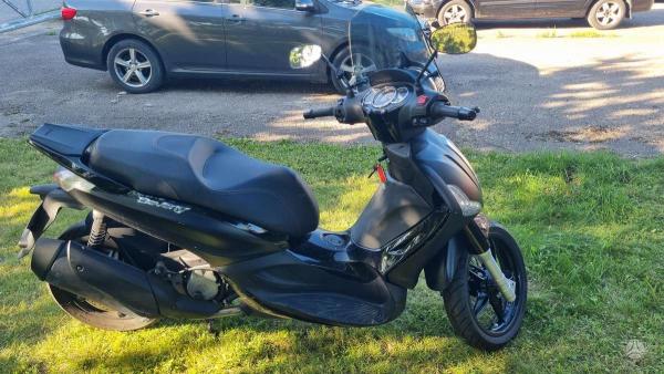 Melns Piaggio Beverly 2020 Šauļi, ar dzinēja tilpumu 0.33 L un nobraukumu 24 tūkst. km par 1100 €, foto 3 vietnē AUTOMOTO.COM.LV