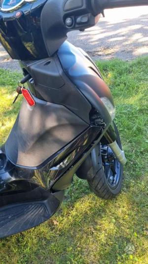 Melns Piaggio Beverly 2020 Šauļi, ar dzinēja tilpumu 0.33 L un nobraukumu 24 tūkst. km par 1100 €, foto 6 vietnē AUTOMOTO.COM.LV