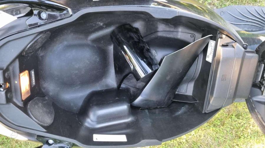 Melns Piaggio Beverly 2020 Šauļi, ar dzinēja tilpumu 0.33 L un nobraukumu 24 tūkst. km par 1100 €, foto 10 vietnē AUTOMOTO.COM.LV