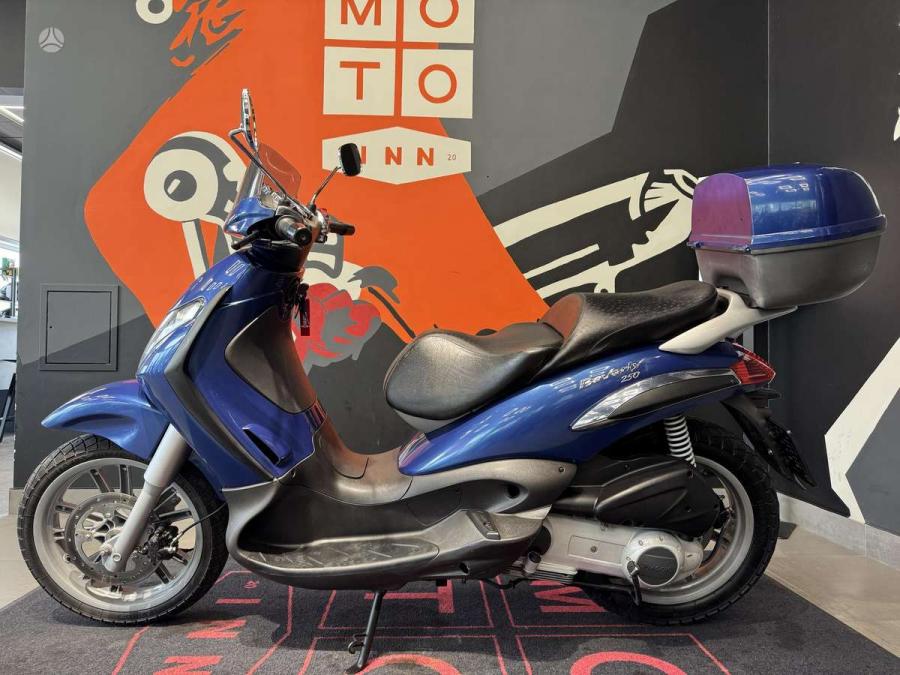 Blue Piaggio Beverly 2004 in Vilnius, with an engine capacity of 0.25 L and mileage of 25 thousand km for 1499 €, photo 3 on AUTOMOTO.COM.LV