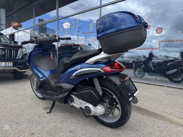 Blue Piaggio Beverly 2004 in Vilnius, with an engine capacity of 0.25 L and mileage of 25 thousand km for 1499 €, photo 6 on AUTOMOTO.COM.LV