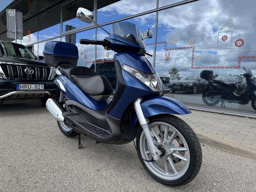 Blue Piaggio Beverly 2004 in Vilnius, with an engine capacity of 0.25 L and mileage of 25 thousand km for 1499 €, photo 10 on AUTOMOTO.COM.LV