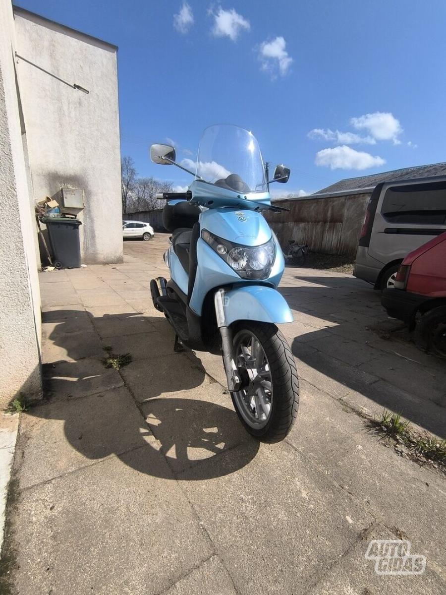 Zils Piaggio Beverly 2007 Viļņa, ar dzinēja tilpumu 0.40 L un nobraukumu 28 tūkst. km par 1699 €, foto 1 vietnē AUTOMOTO.COM.LV