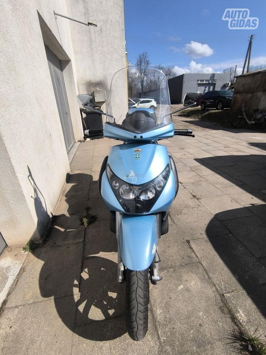 Zils Piaggio Beverly 2007 Viļņa, ar dzinēja tilpumu 0.40 L un nobraukumu 28 tūkst. km par 1699 €, foto 3 vietnē AUTOMOTO.COM.LV