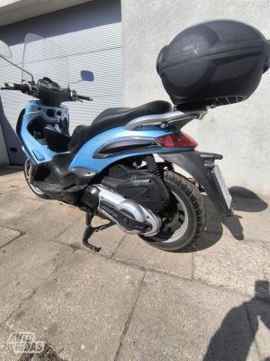 Zils Piaggio Beverly 2007 Viļņa, ar dzinēja tilpumu 0.40 L un nobraukumu 28 tūkst. km par 1699 €, foto 4 vietnē AUTOMOTO.COM.LV