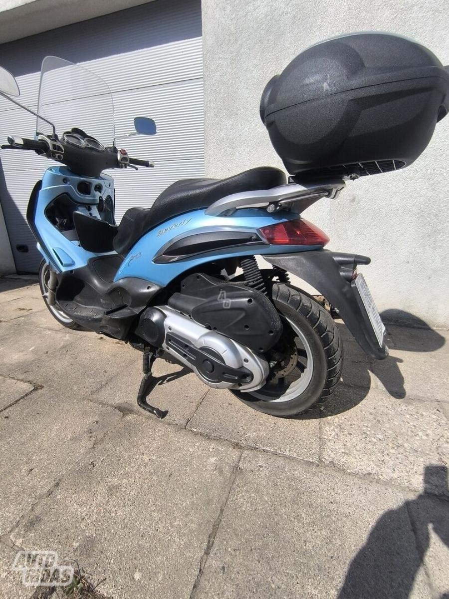 Zils Piaggio Beverly 2007 Viļņa, ar dzinēja tilpumu 0.40 L un nobraukumu 28 tūkst. km par 1699 €, foto 4 vietnē AUTOMOTO.COM.LV