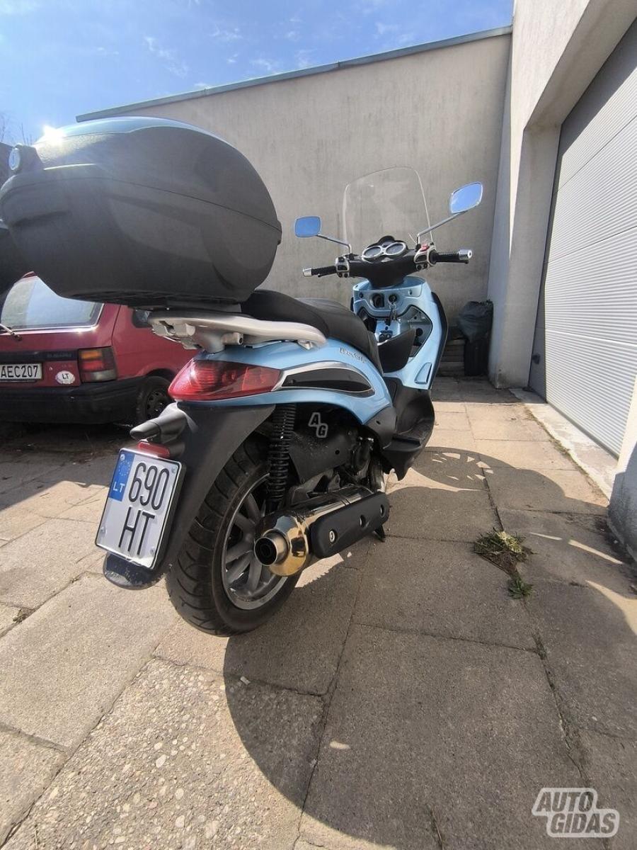 Zils Piaggio Beverly 2007 Viļņa, ar dzinēja tilpumu 0.40 L un nobraukumu 28 tūkst. km par 1699 €, foto 8 vietnē AUTOMOTO.COM.LV