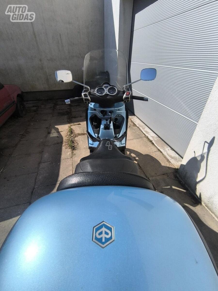 Zils Piaggio Beverly 2007 Viļņa, ar dzinēja tilpumu 0.40 L un nobraukumu 28 tūkst. km par 1699 €, foto 9 vietnē AUTOMOTO.COM.LV