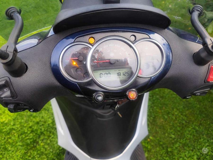 Синий Piaggio Beverly 2012 в Пасвалис, объемом двигателя 0.33 л и пробегом 18 тыс. км за 400 €, фото 8 на AUTOMOTO.COM.LV