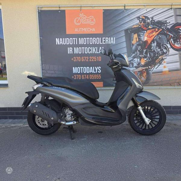 Grey Piaggio Beverly 2014 in Panevezys, with an engine capacity of 0.13 L and mileage of 18 thousand km for 1650 €, photo 3 on AUTOMOTO.COM.LV