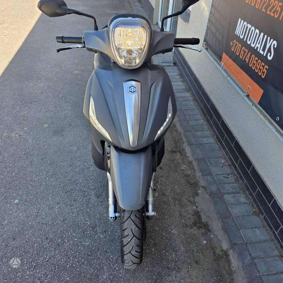 Grey Piaggio Beverly 2014 in Panevezys, with an engine capacity of 0.13 L and mileage of 18 thousand km for 1650 €, photo 6 on AUTOMOTO.COM.LV