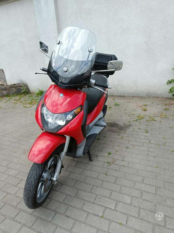 Piaggio Beverly 2001 в Вильнюс, объемом двигателя 0.20 л и пробегом 43 тыс. км за 650 €, фото 1 на AUTOMOTO.COM.LV