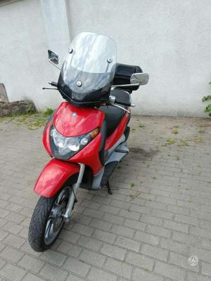 Piaggio Beverly 2001 в Вильнюс, объемом двигателя 0.20 л и пробегом 43 тыс. км за 650 €, фото  на AUTOMOTO.COM.LV
