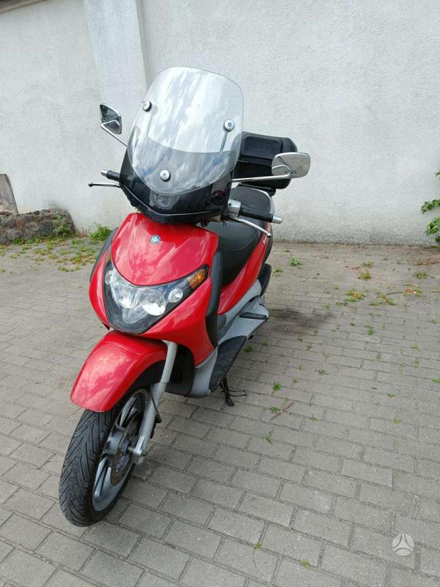 Piaggio Beverly 2001 в Вильнюс, объемом двигателя 0.20 л и пробегом 43 тыс. км за 650 €, фото 1 на AUTOMOTO.COM.LV