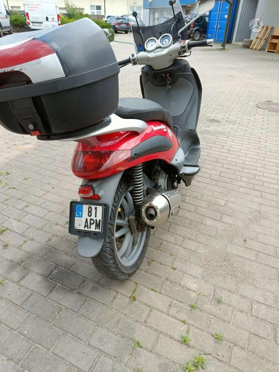 Piaggio Beverly 2001 в Вильнюс, объемом двигателя 0.20 л и пробегом 43 тыс. км за 650 €, фото 4 на AUTOMOTO.COM.LV